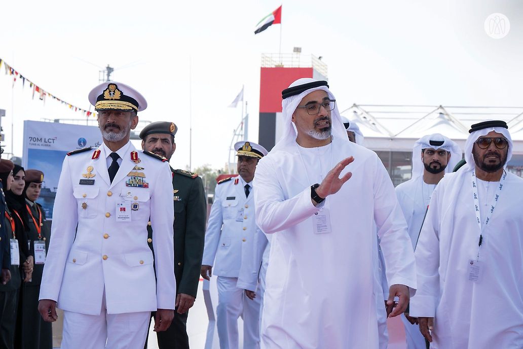 خالد بن محمد بن زايد يدشّن سفينة "طنب الكبرى" التابعة للقوات البحرية