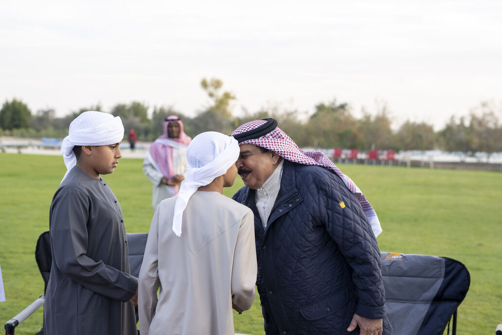 King of Bahrain receives Crown Prince of Abu Dhabi in Manama