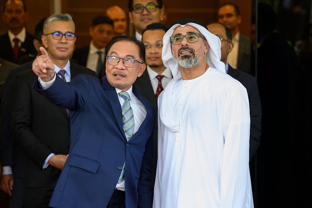 Khaled bin Mohamed bin Zayed meets Prime Minister of Malaysia in Kuala ...