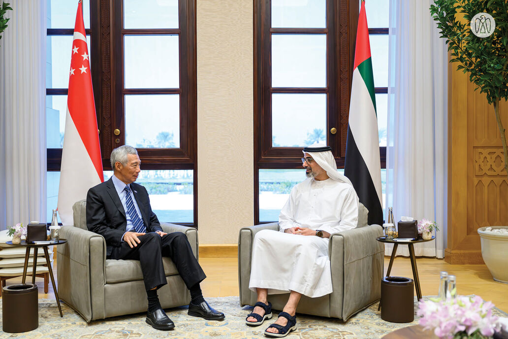 Khaled bin Mohamed bin Zayed meets with Prime Minister of Singapore
