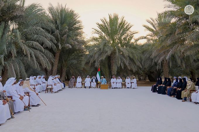 Hamdan bin Zayed receives dignitaries and citizens of Al Dhafra Region Hamdan bin Zayed receives dignitaries and citizens of Al Dhafra Region