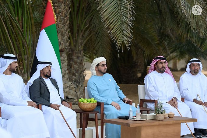 Hamdan bin Zayed receives dignitaries and citizens of Al Dhafra Region Hamdan bin Zayed receives dignitaries and citizens of Al Dhafra Region