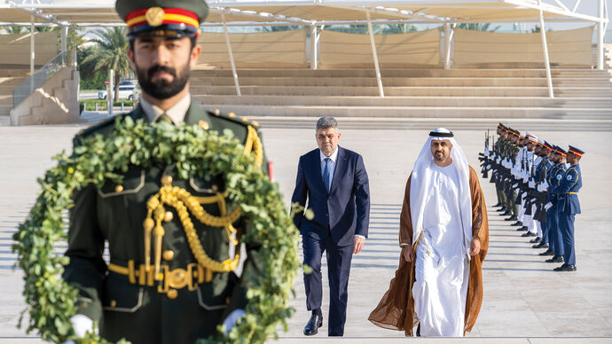 Theyab bin Mohamed bin Zayed receives Prime Minister of Romania at ...