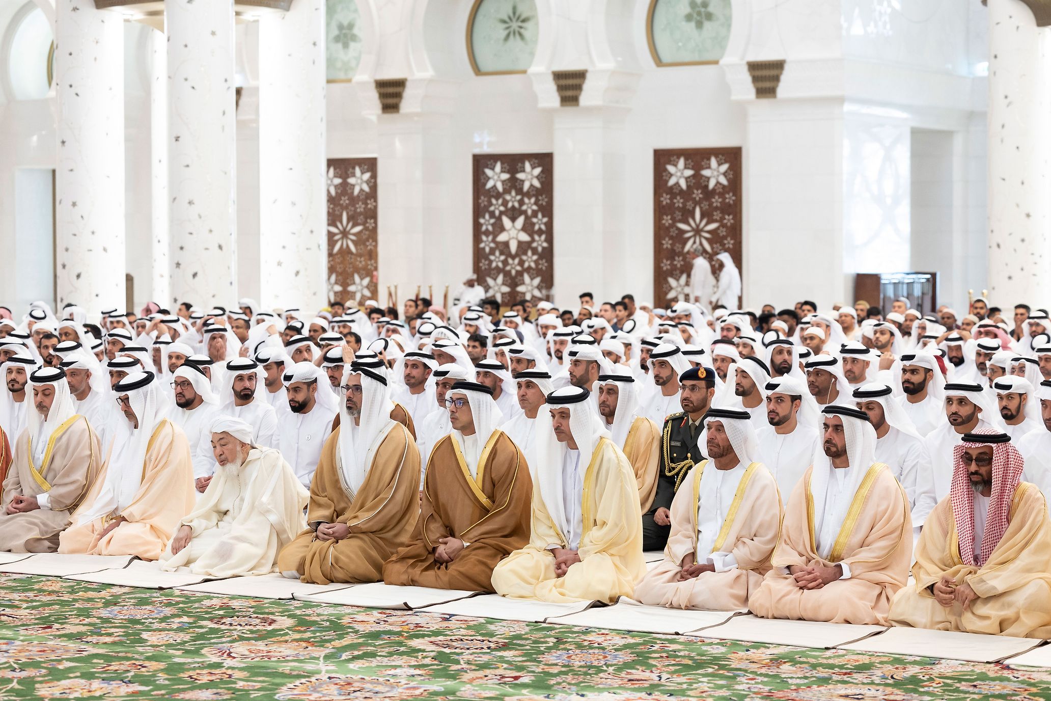 Their Highnesses perform Eid Al Fitr prayer at Sheikh Zayed Grand ...