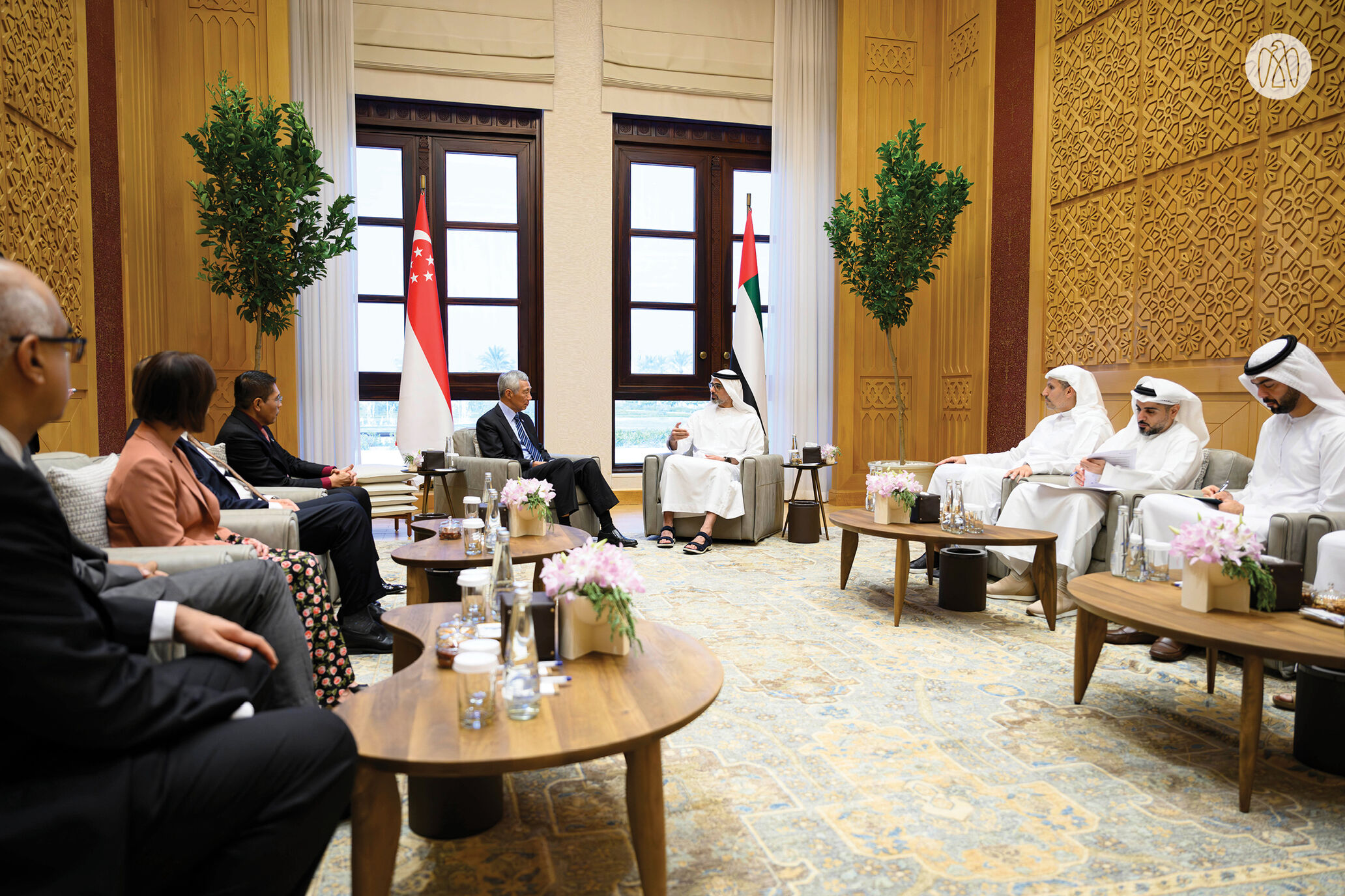 Khaled bin Mohamed bin Zayed meets with Prime Minister of Singapore
