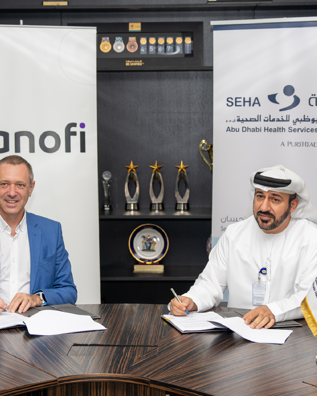 بيورهيلث تكرم خريجي مركز التطوير الإماراتي