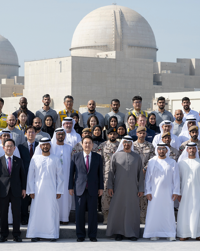 Hamdan bin Zayed visits Barakah Nuclear Energy Plant to view latest ...