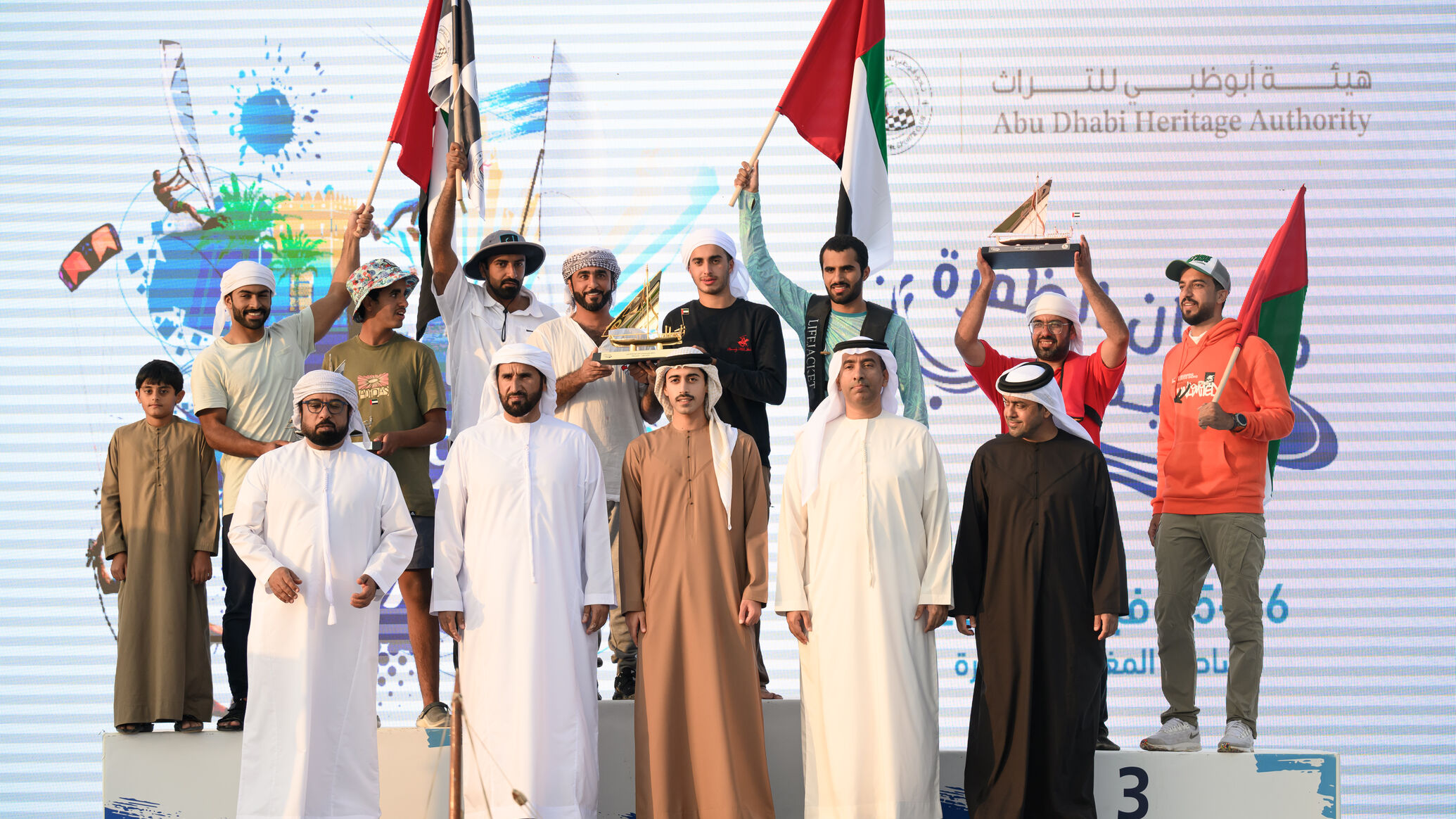 ياس بن حمدان بن زايد يتوج الفائزين في سباق مروح للمحامل الشراعية فئة 43 ...