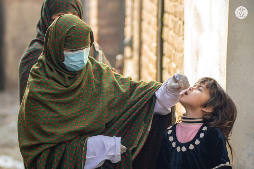 Theyab bin Mohamed bin Zayed meets Emirates Polio Campaign members to ...